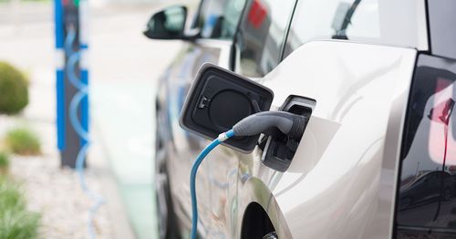 E-Auto richtig laden: Wie, wie lange, wann & wie oft? | Polarstern Energie